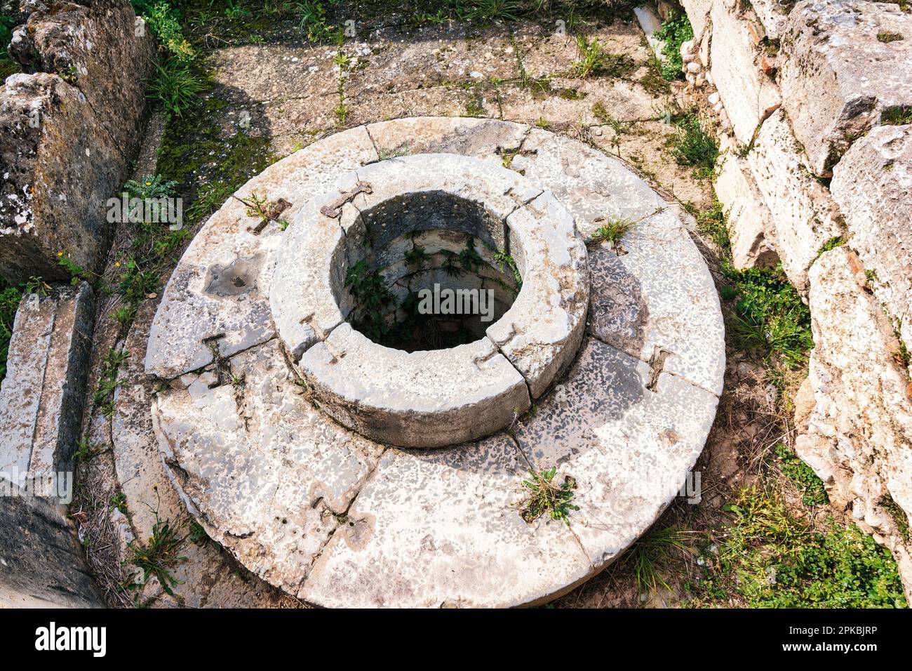 Eleusinian women hi-res stock photography and images - Alamy