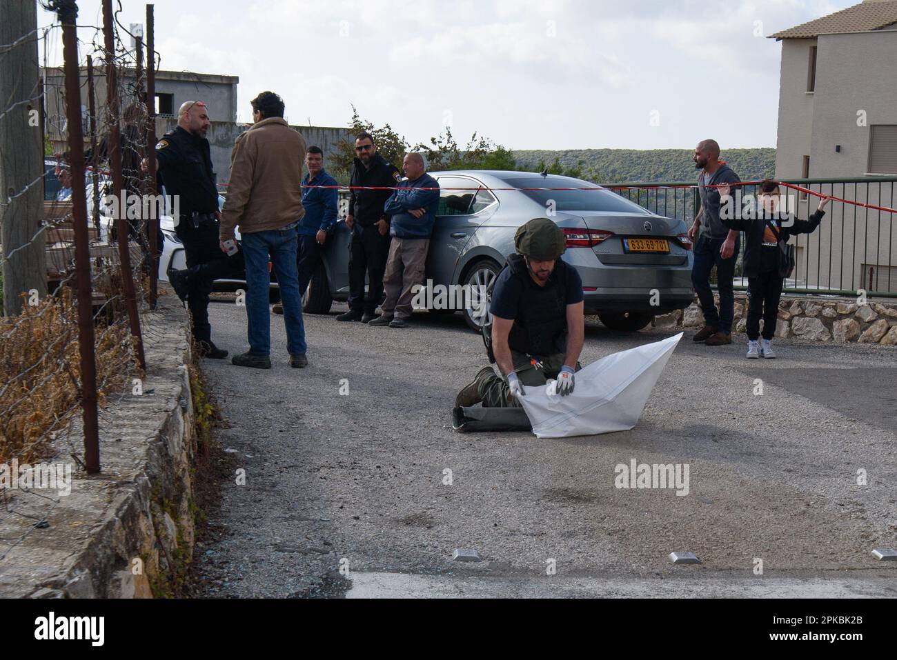 (230406) -- FASSUTA, April 6, 2023 (Xinhua) -- Members of Israeli ...