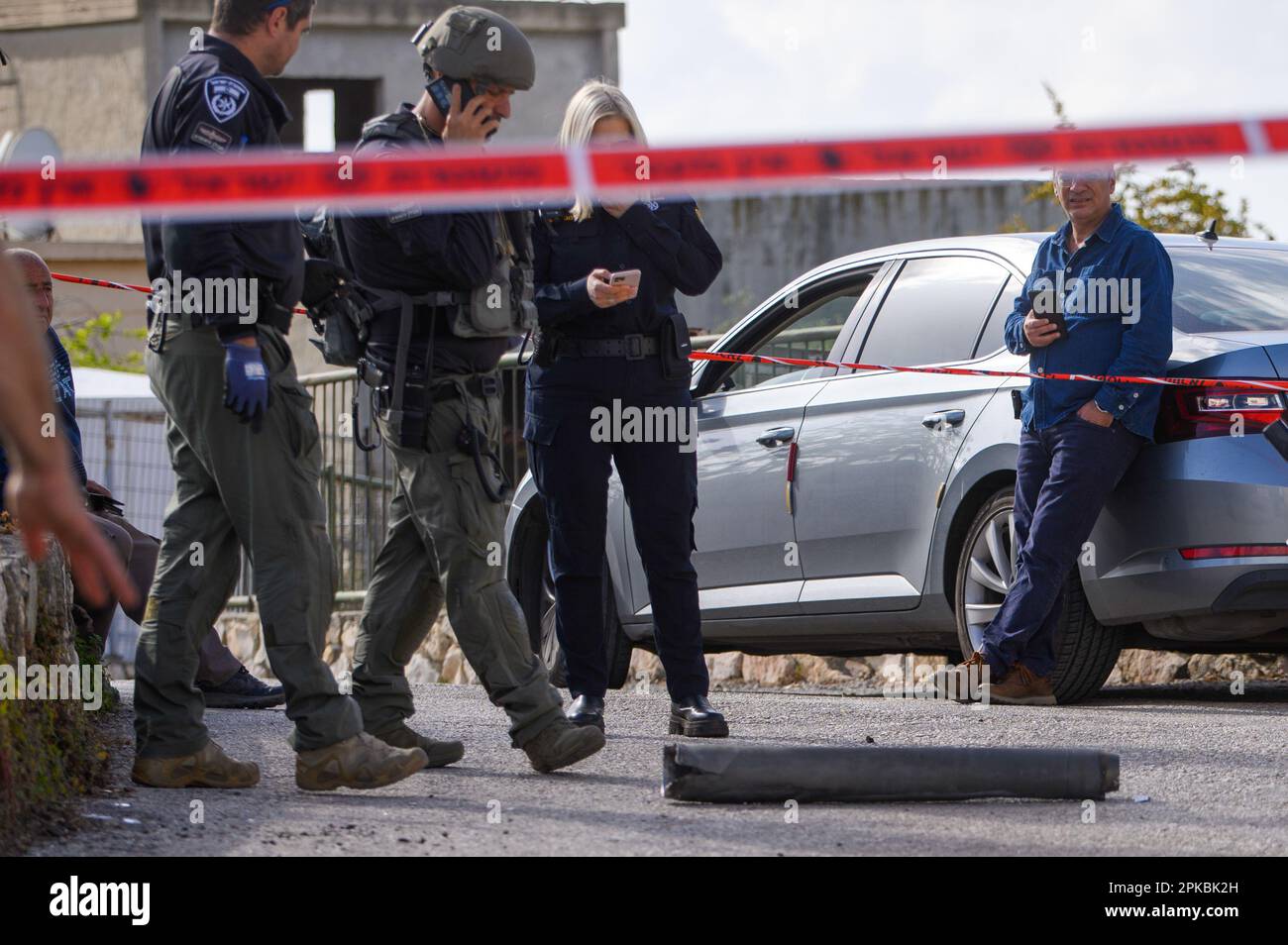 (230406) -- FASSUTA, April 6, 2023 (Xinhua) -- Members of Israeli ...