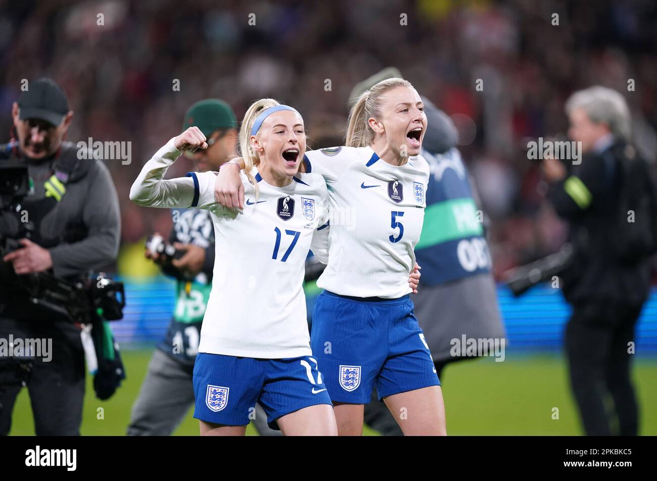 England's Chloe Kelly and Leah Williamson celebrates following the ...