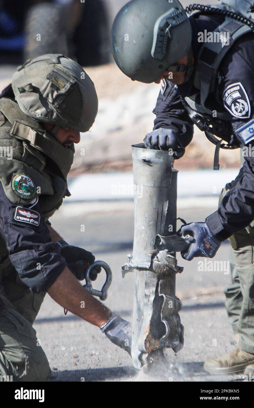 (230406) -- SHLOMI, April 6, 2023 (Xinhua) -- An Israeli police bomb ...