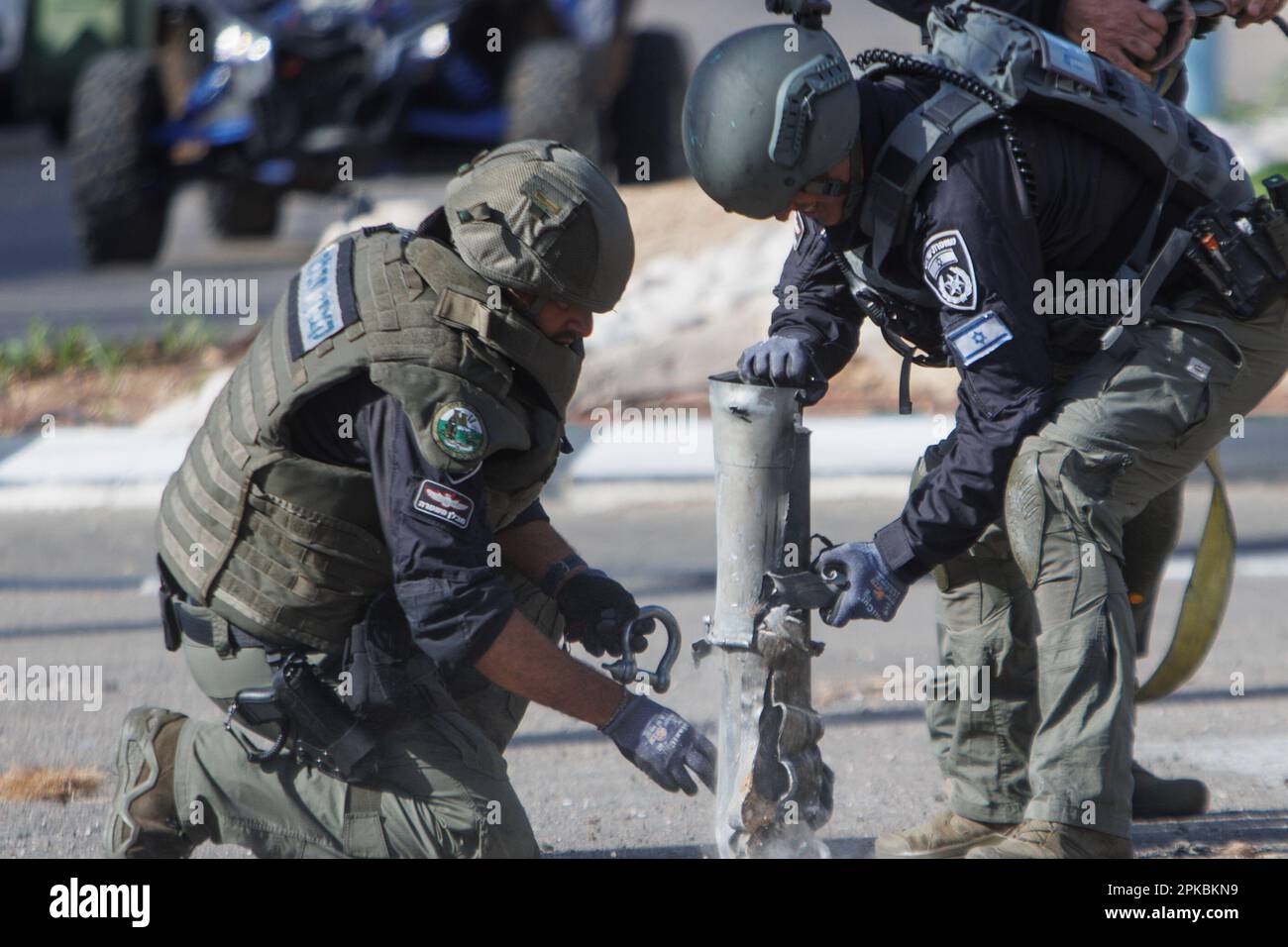 (230406) -- SHLOMI, April 6, 2023 (Xinhua) -- An Israeli police bomb ...
