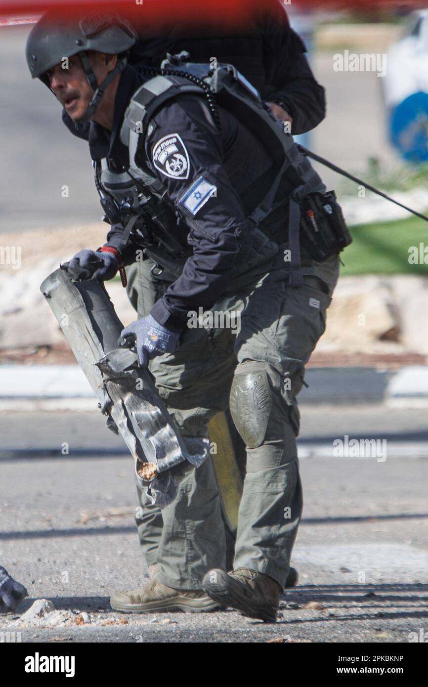 (230406) -- SHLOMI, April 6, 2023 (Xinhua) -- An Israeli police bomb ...