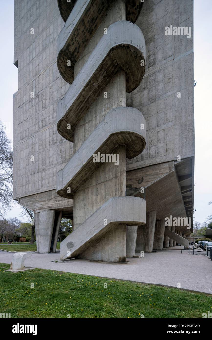 exterior staircase, the Unité d'habitation, La Cité Radieuse, Marseille ...