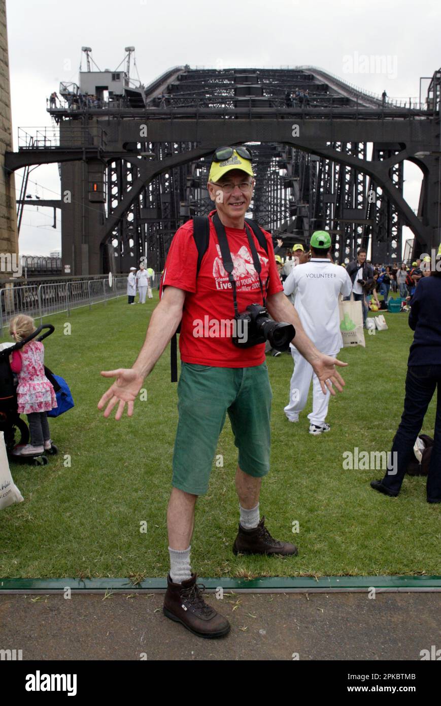 Dr Karl Kruszelnicki Sydney Harbour Bridge is covered in grass for the ...