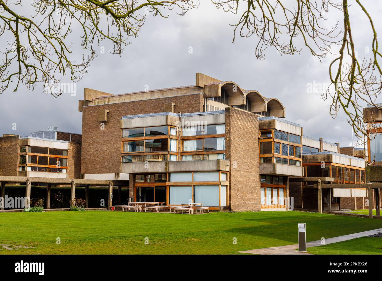University establishment hi-res stock photography and images - Alamy