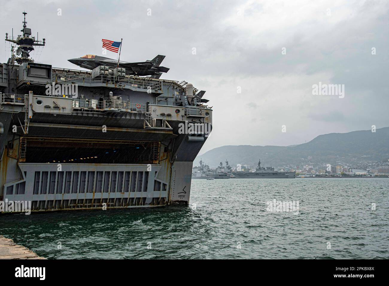 The amphibious assault ship USS Makin Island (LHD 8) stands moored ...