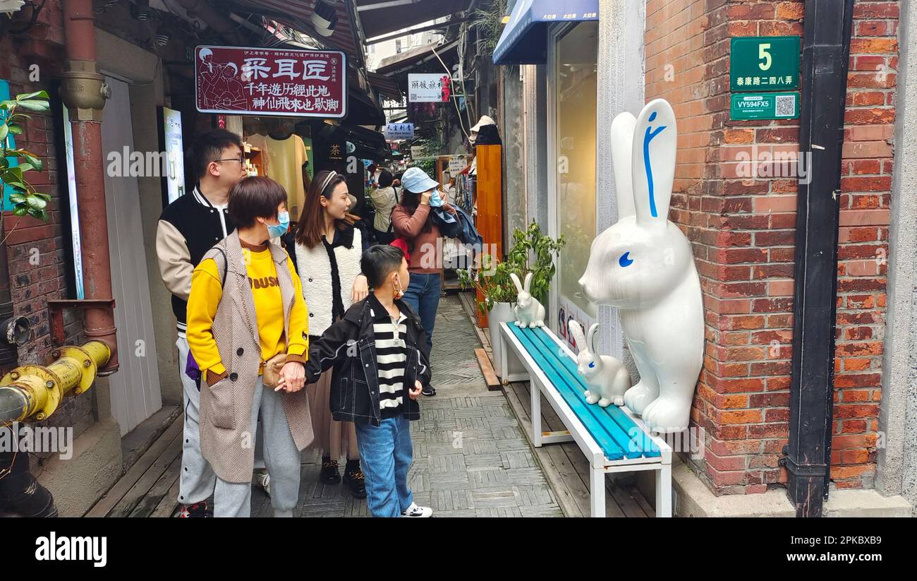 SHANGHAI, CHINA - APRIL 5, 2023 - Chinese and foreign tourists view ...