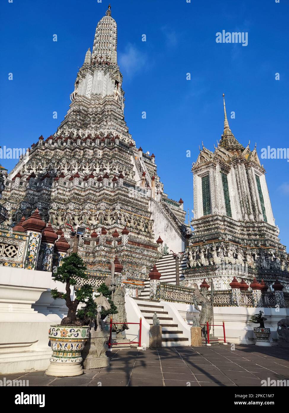 Impressive architectural details of Wat Arun (The Temple of Dawn) in ...