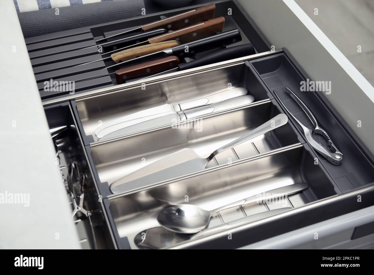 Kitchen knife drawer organizer hi-res stock photography and images - Alamy