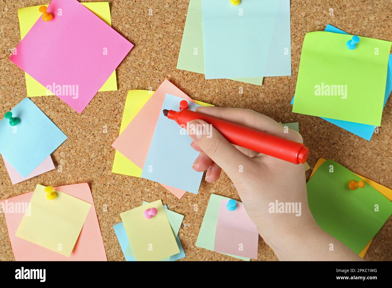 Woman writing notes on sticky paper hi-res stock photography and images ...