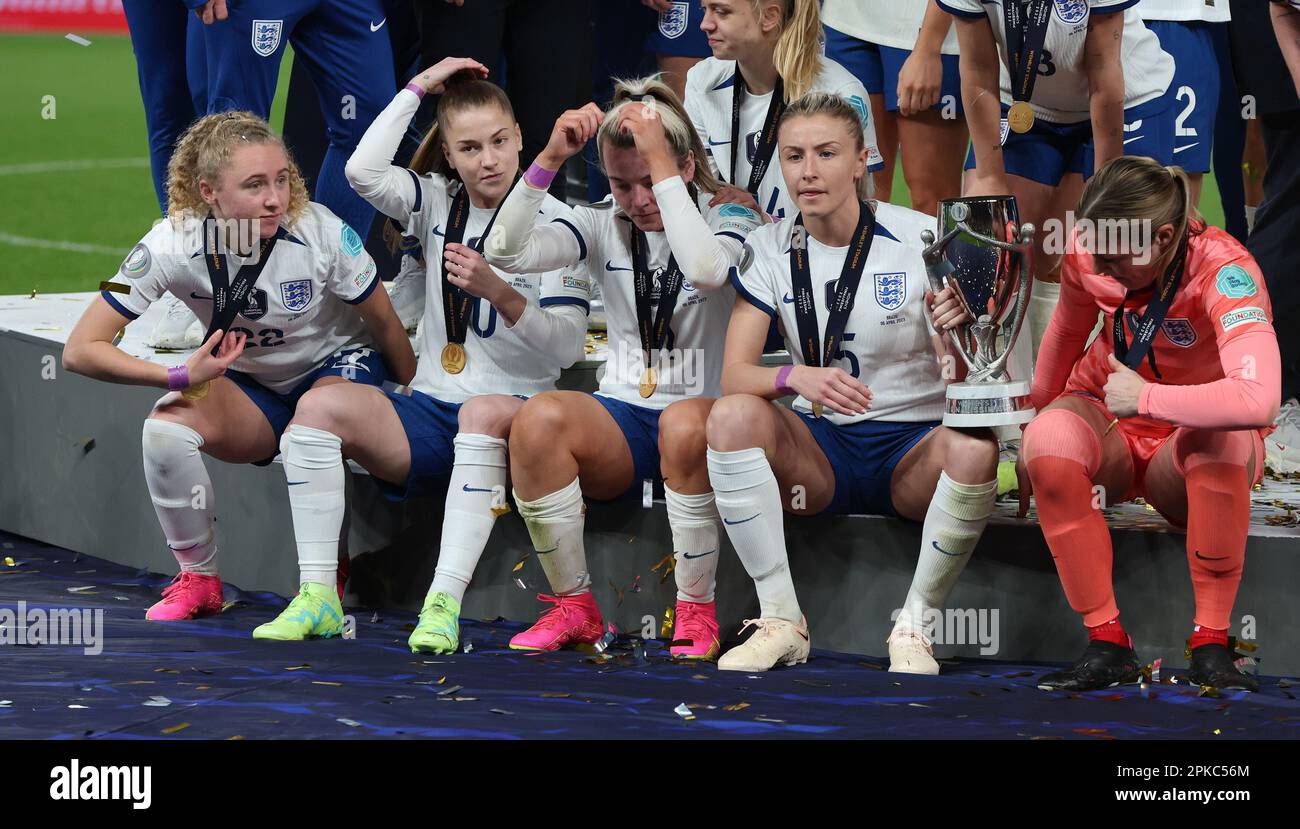 L-R Katie Robinson (Brighton & Hove Albion)of England Women , Ella ...