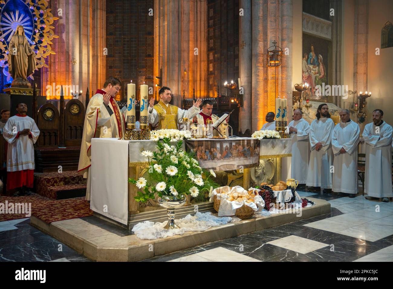 Beyoglu, Istanbul, Turkey. 6th Apr, 2023. On Maundy Thursday, a liturgy ...