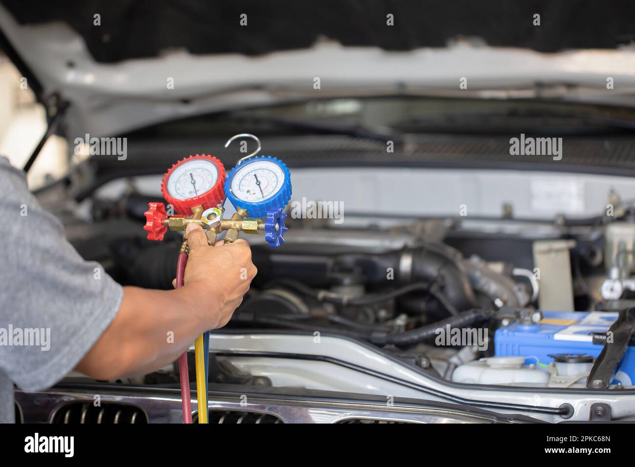 Car air conditioner check service, leak detection, fill refrigerant ...