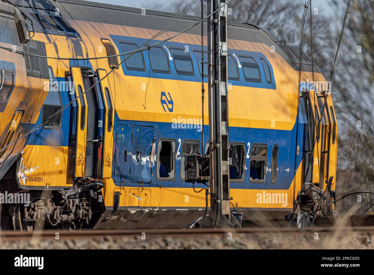 Broken train windows hi-res stock photography and images - Alamy