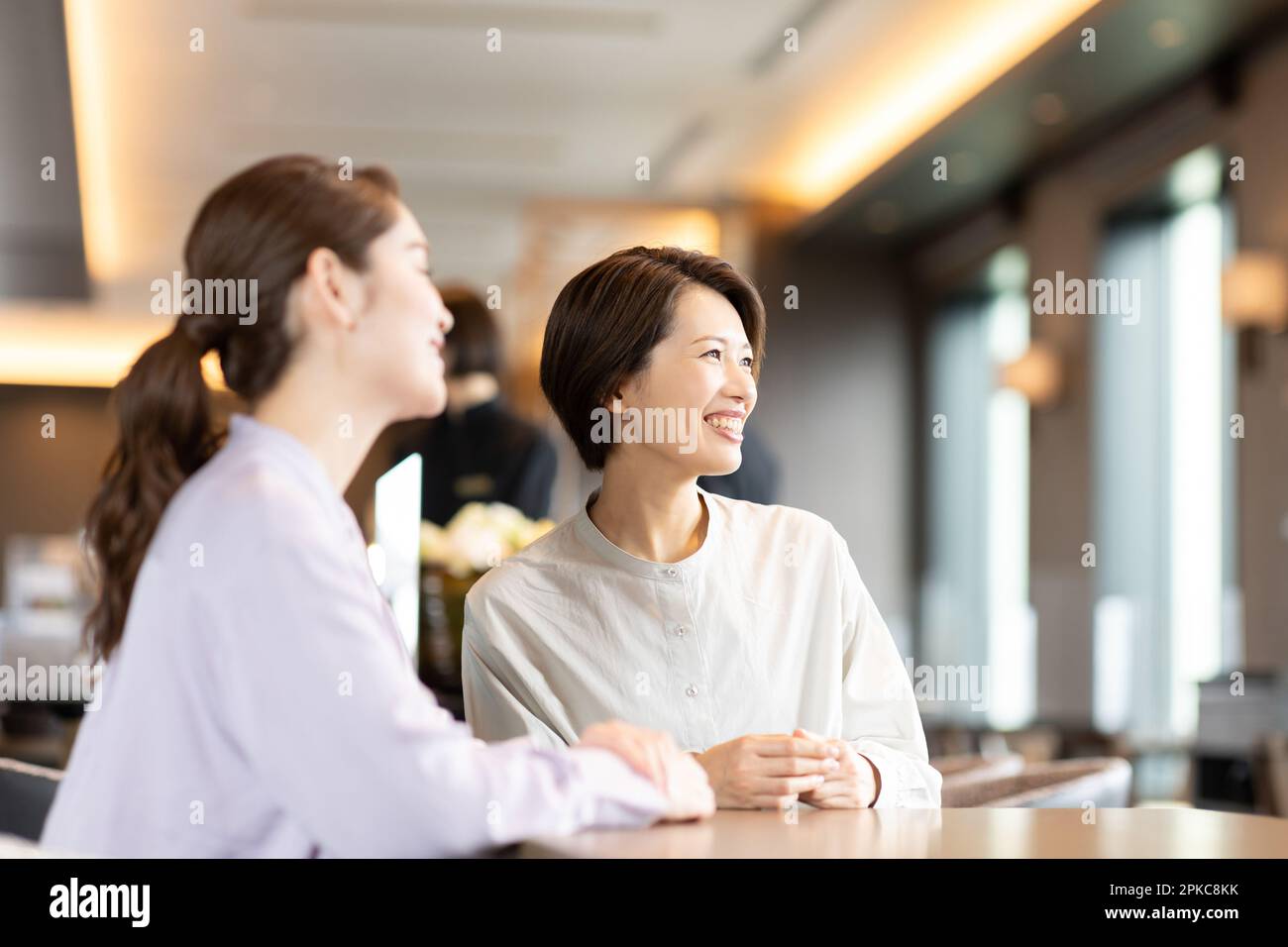 Seated customer hi-res stock photography and images - Alamy