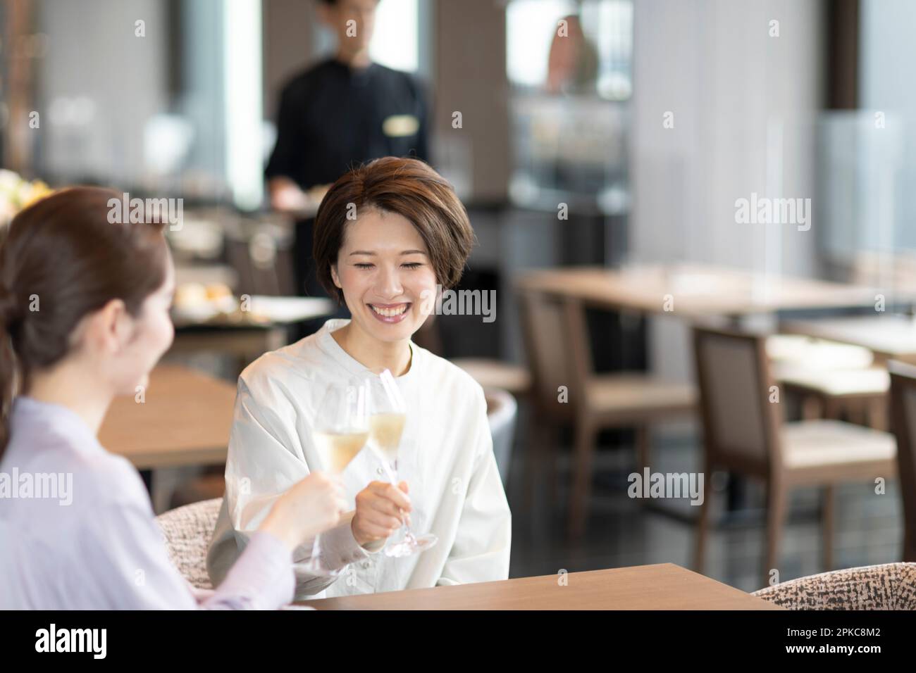 Woman conversation restaurant glass hi-res stock photography and images ...