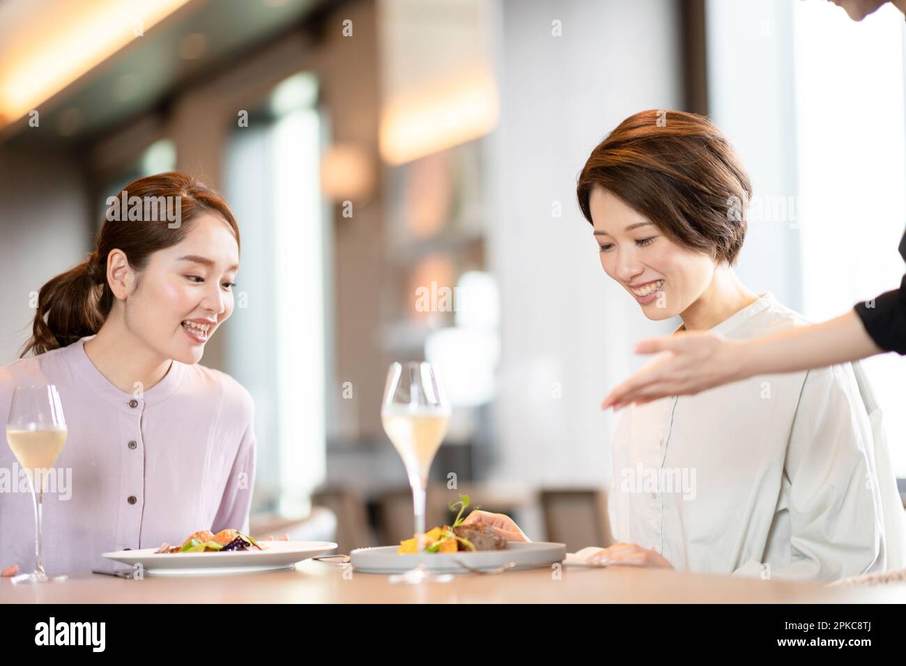 Explaining japanese hi-res stock photography and images - Alamy