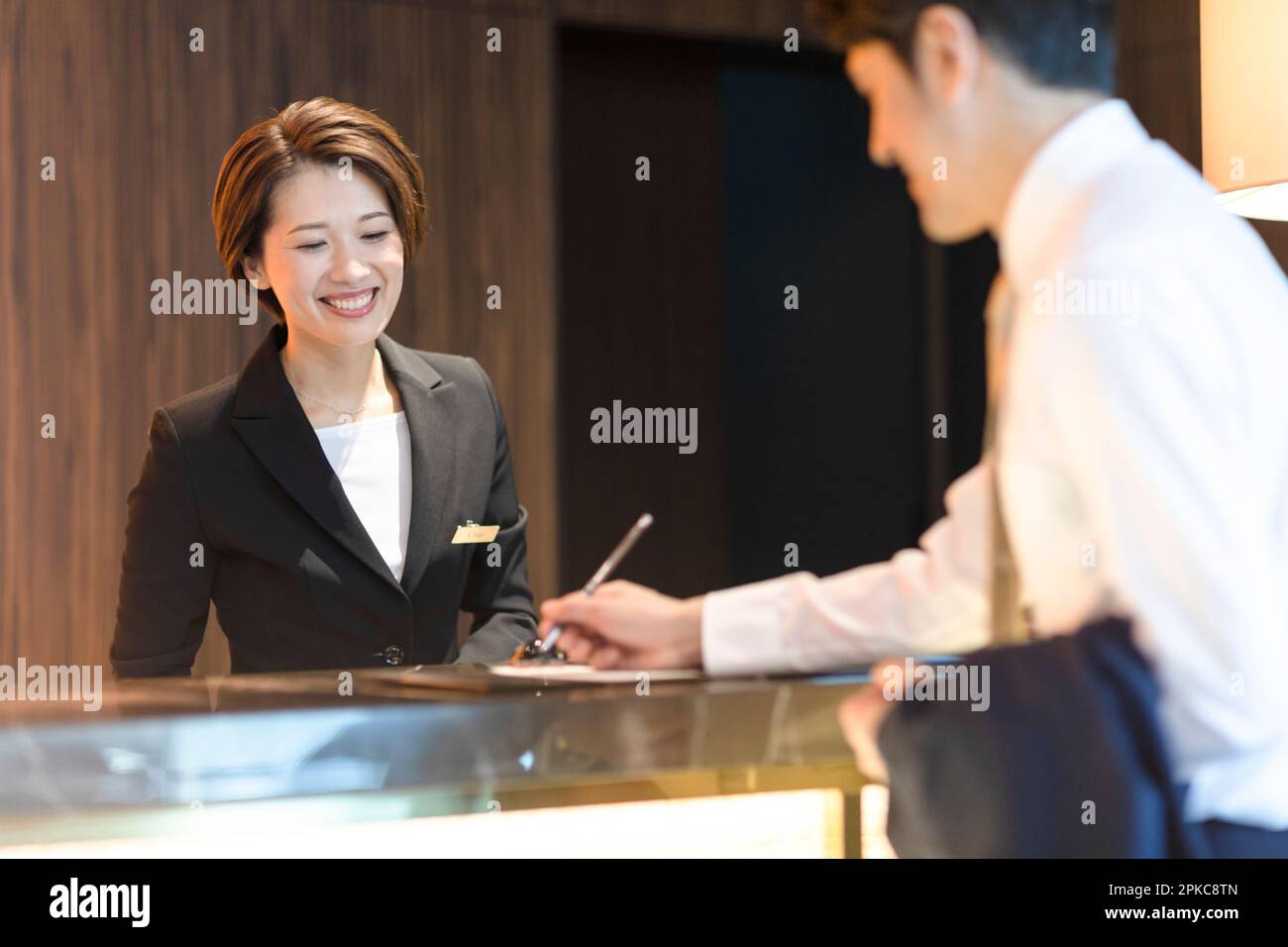 Hotel front desk sign hi-res stock photography and images - Alamy