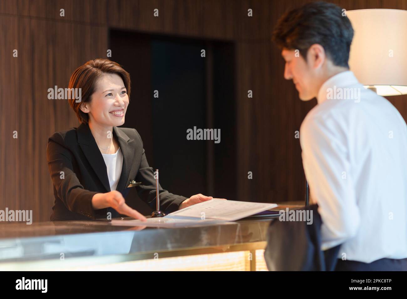 Hotel front desk sign hi-res stock photography and images - Alamy