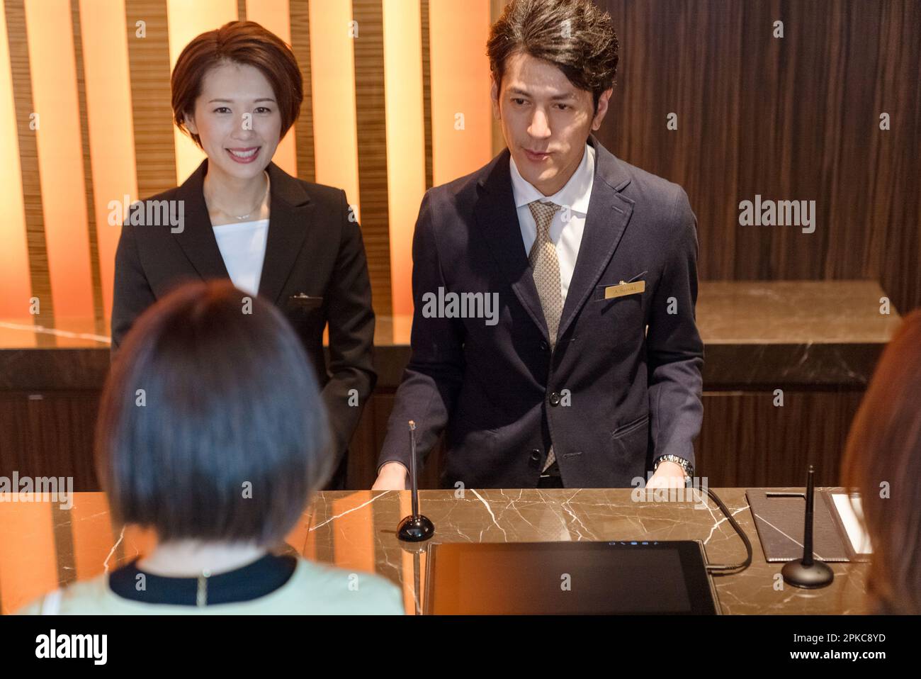 Hotel front desk customers hi-res stock photography and images - Alamy