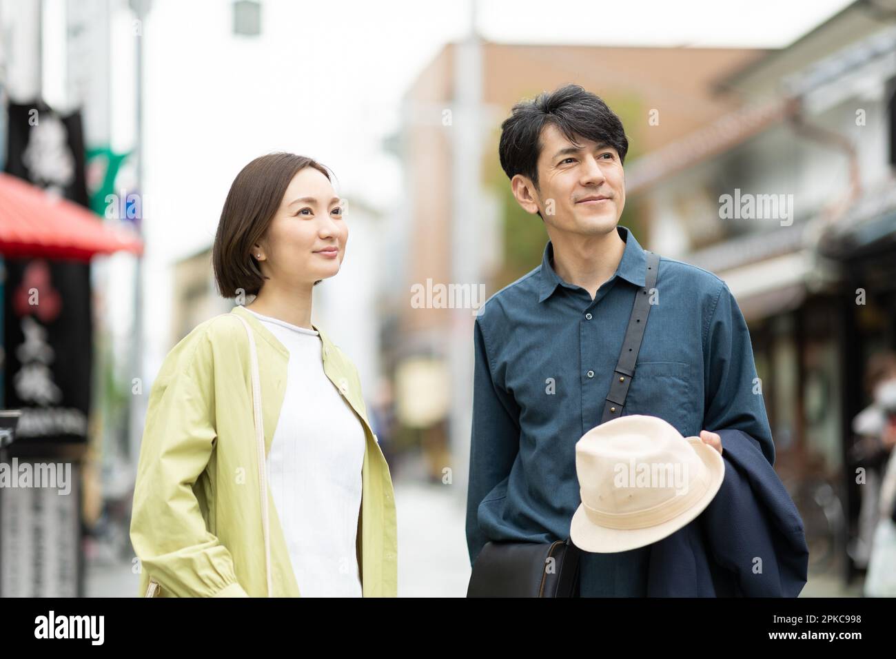 Men and women sightseeing Stock Photo - Alamy
