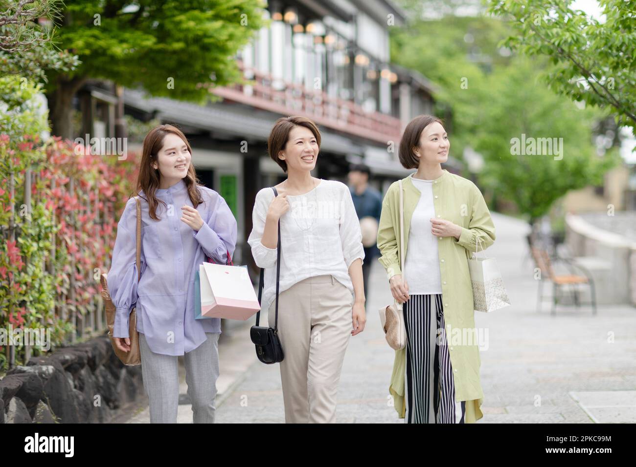 Girls sightseeing hi-res stock photography and images - Alamy