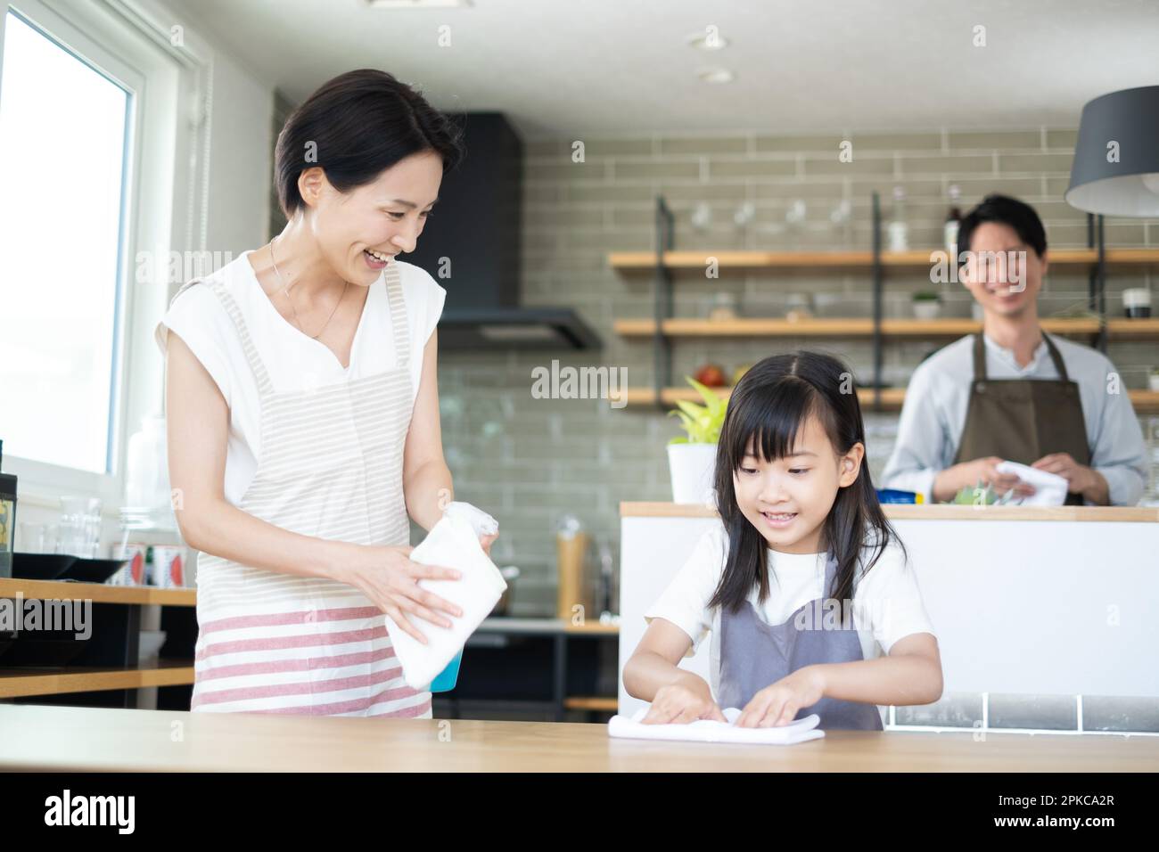 Japan children cleaning hi-res stock photography and images - Alamy