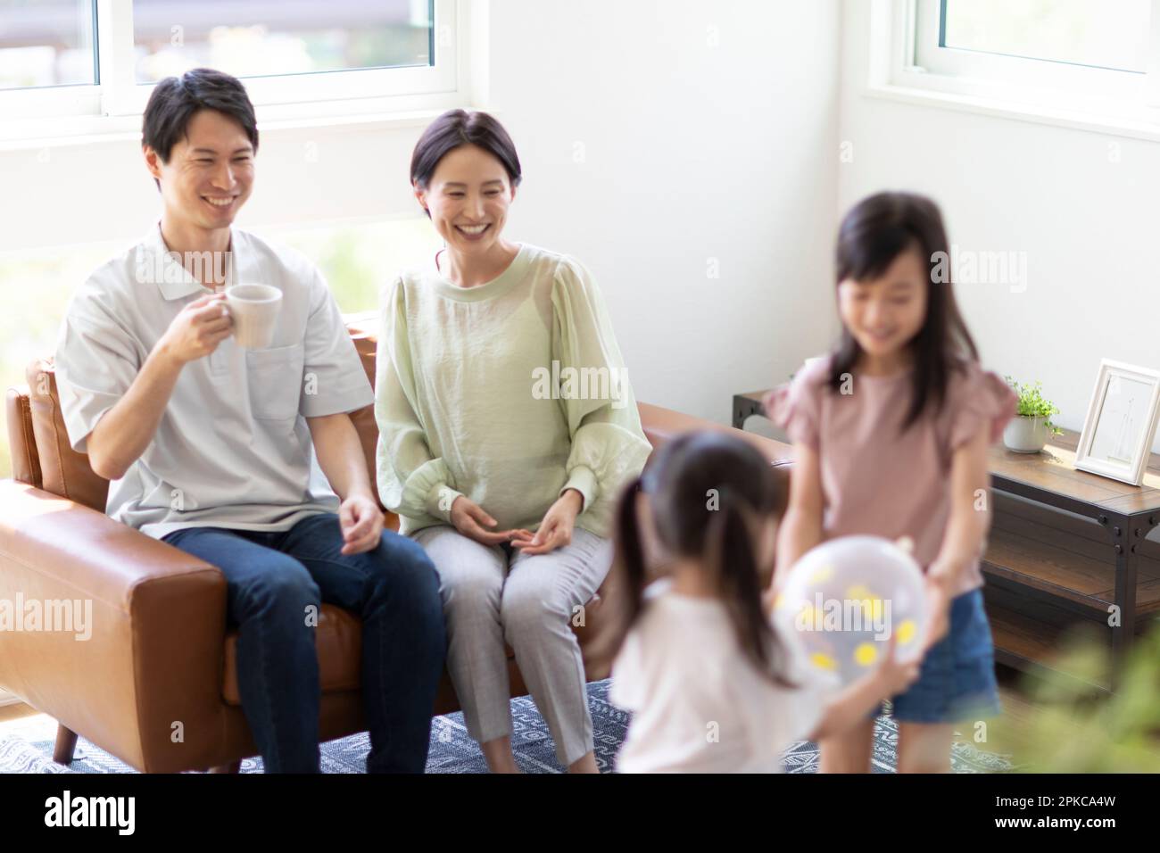 Children talking circle hi-res stock photography and images - Alamy