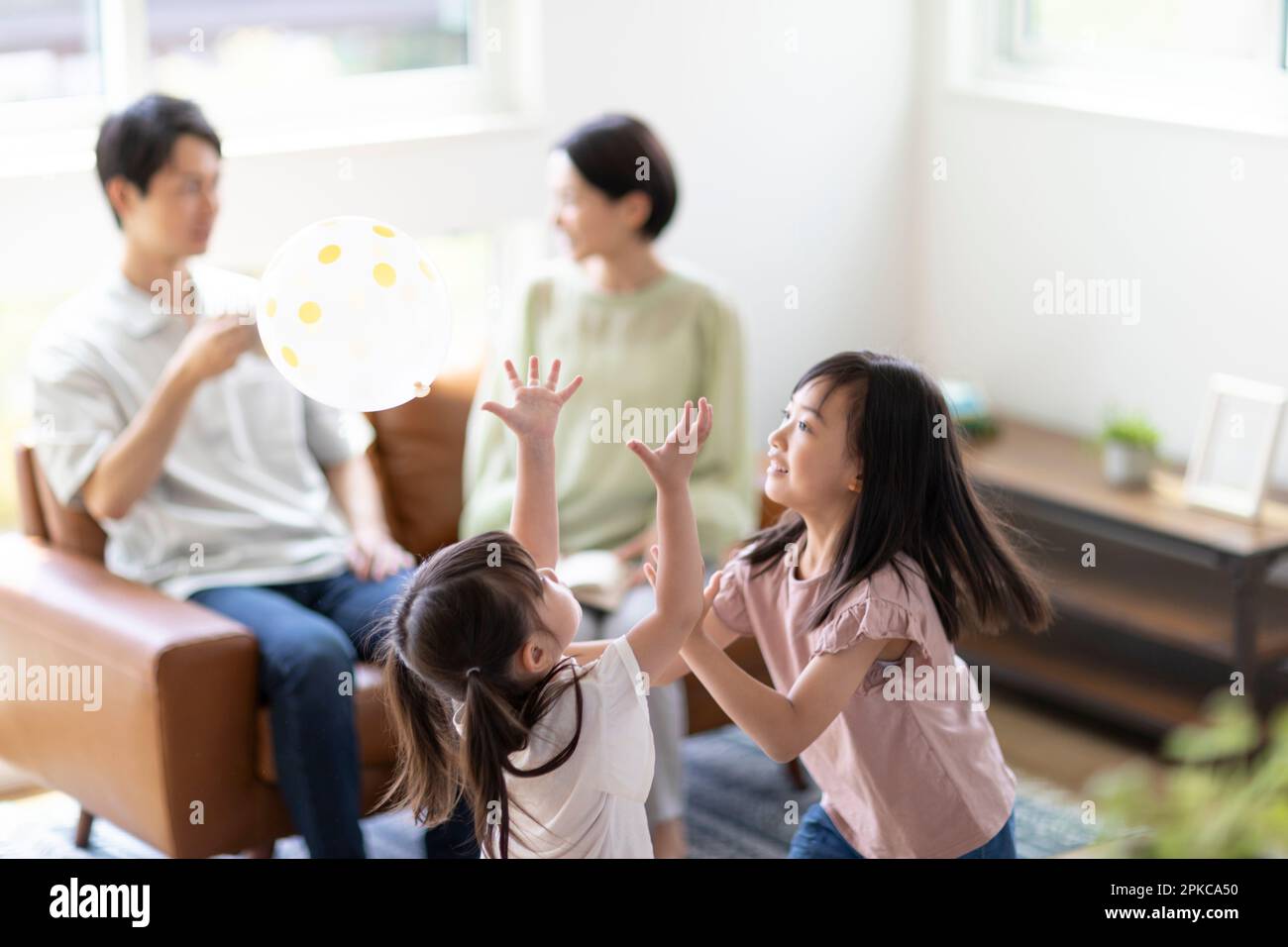 Children talking circle hi-res stock photography and images - Alamy