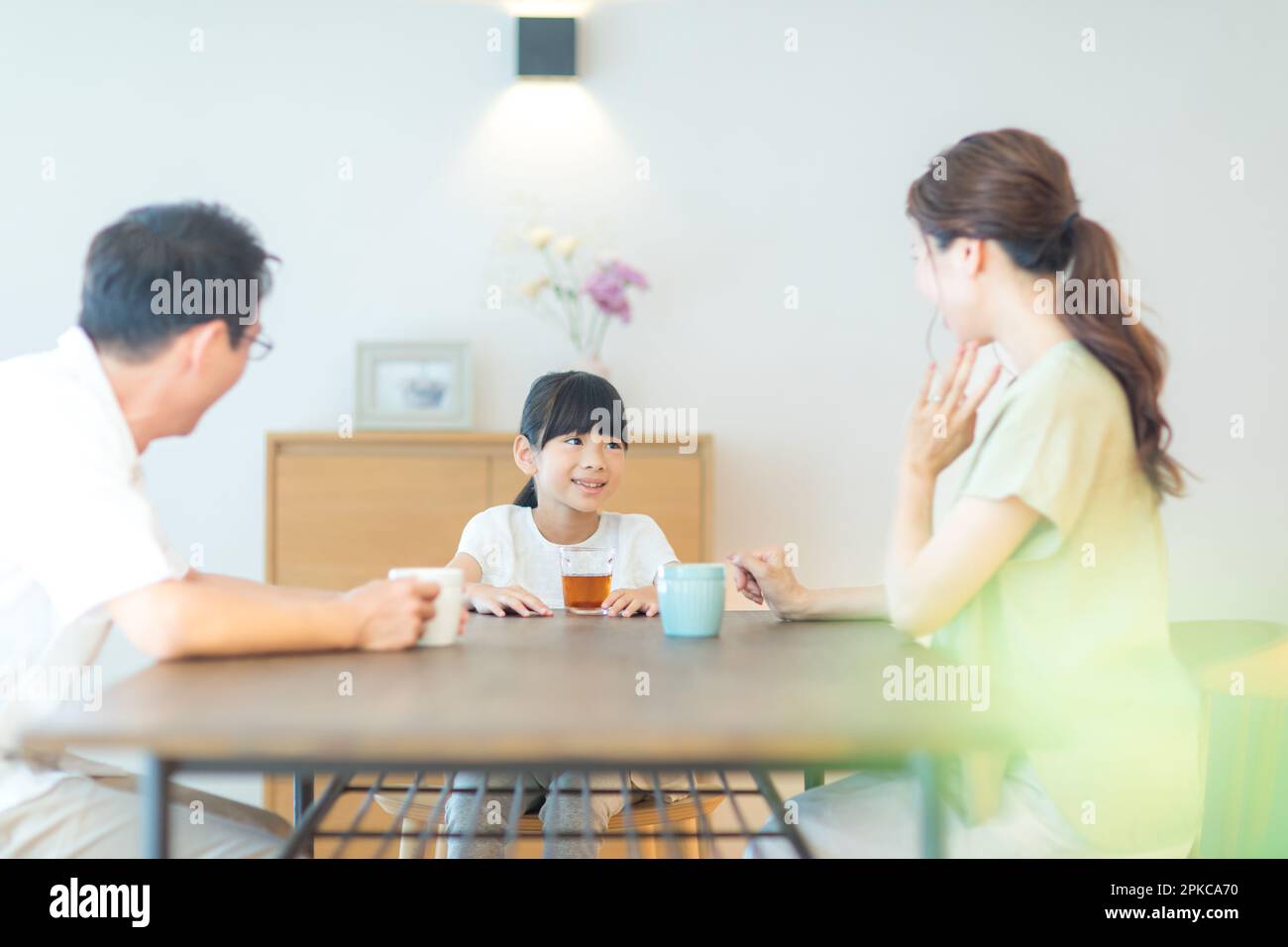 Parent and child talking in the dining room Stock Photo - Alamy