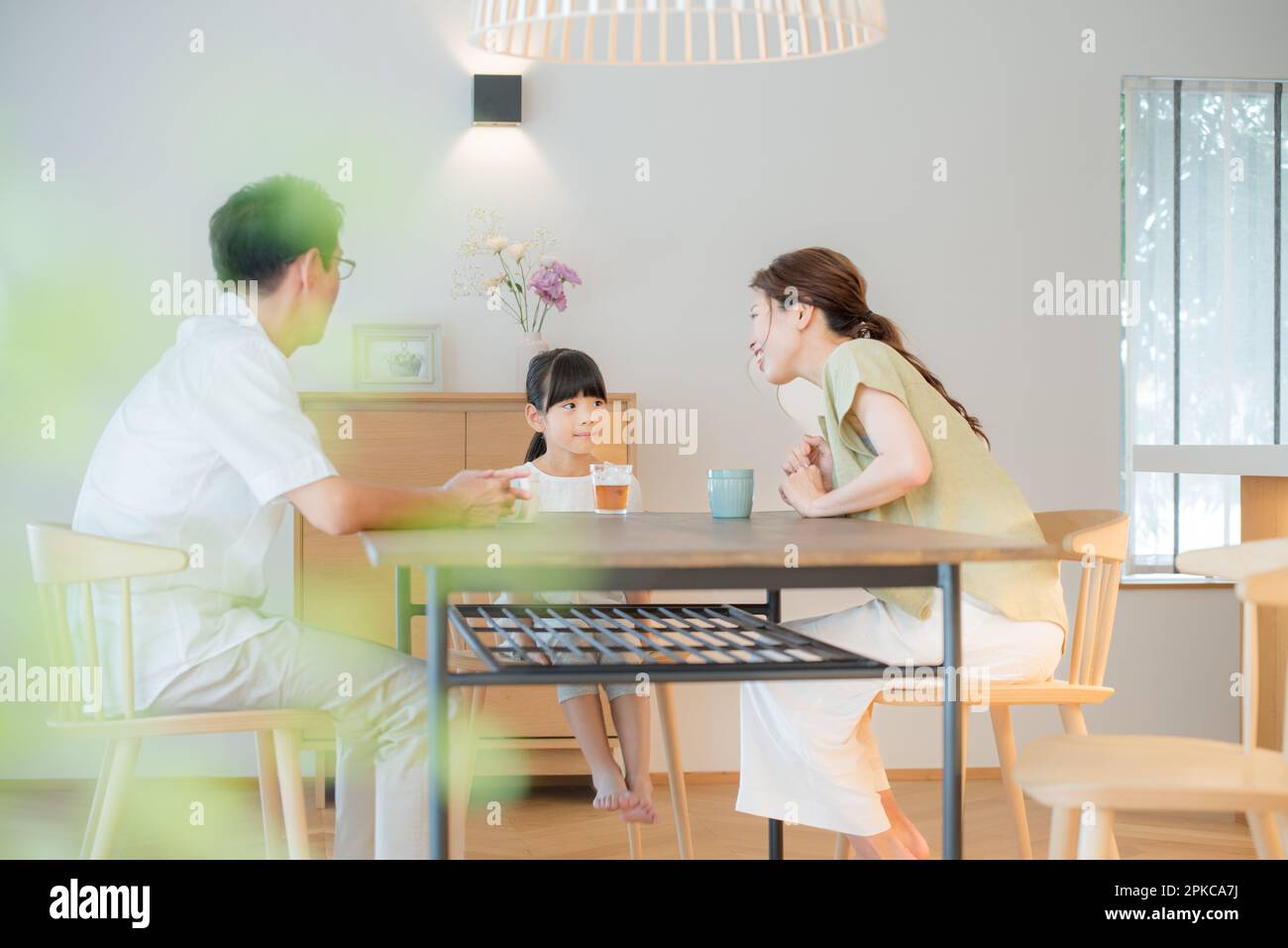 Parent and child having a conversation in the dining room Stock Photo ...