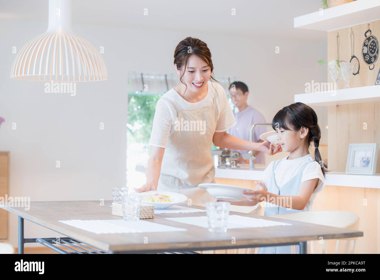 Parent and child preparing a meal Stock Photo - Alamy