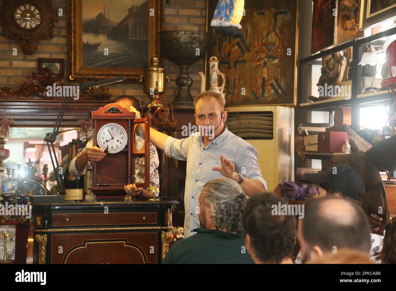 Antique auction house hi-res stock photography and images - Alamy