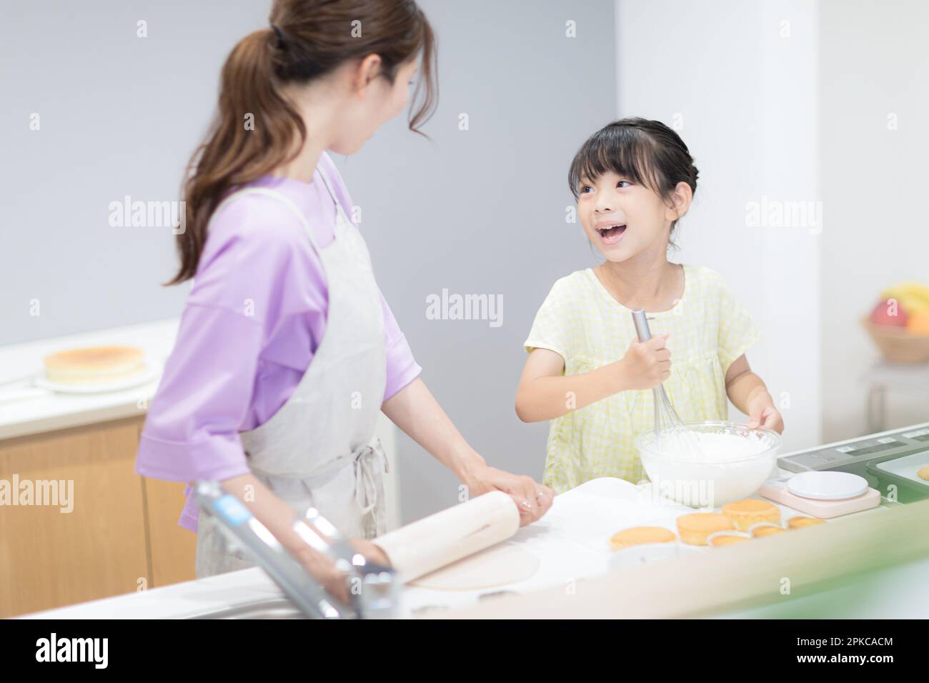 Parent and child making sweets Stock Photo - Alamy