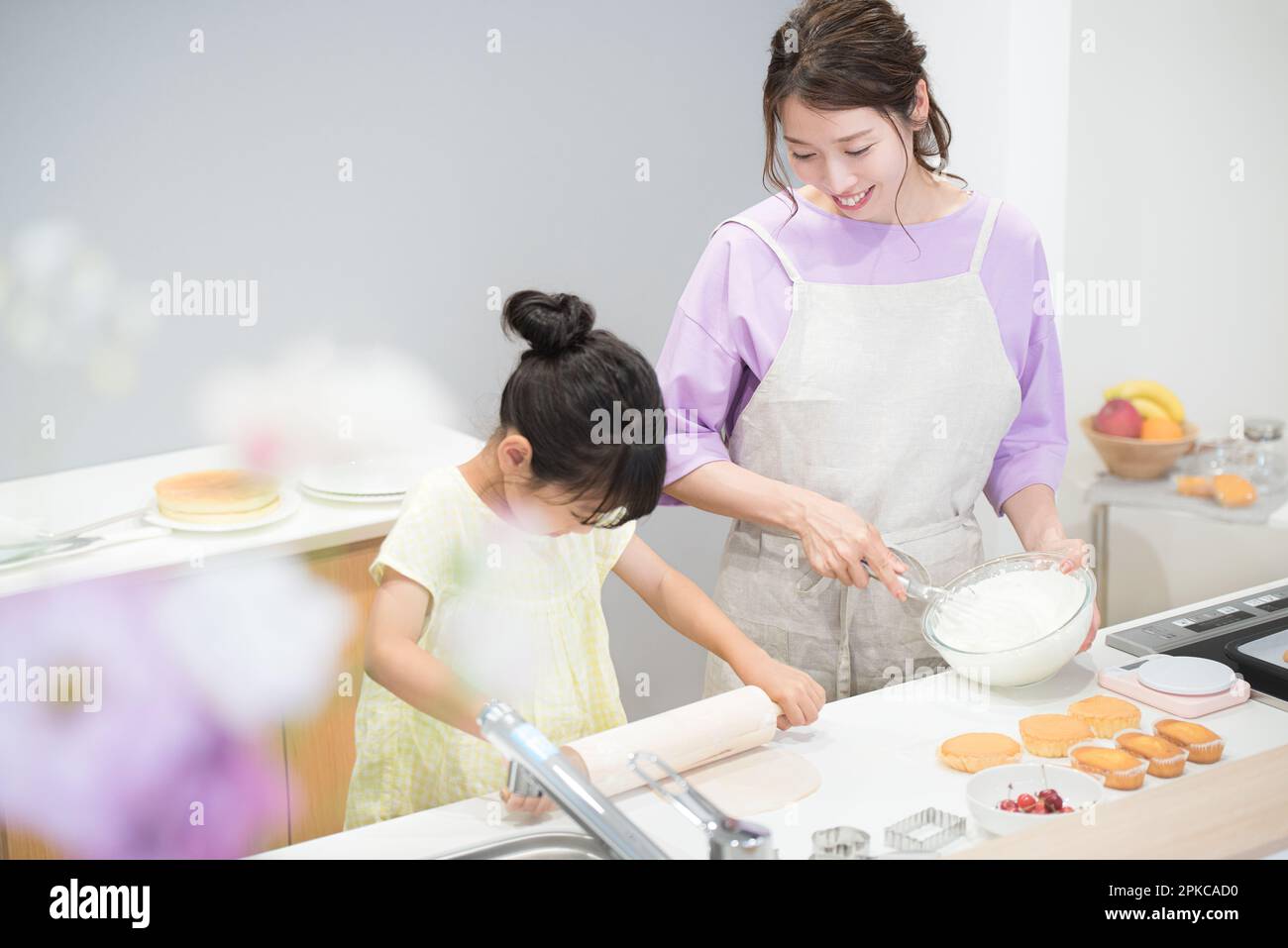 Parent and child making sweets Stock Photo - Alamy