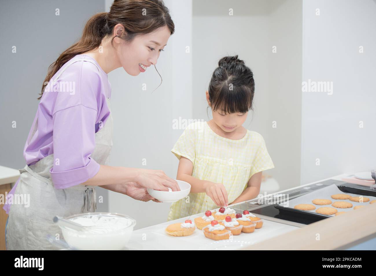Parents and children making sweets Stock Photo - Alamy