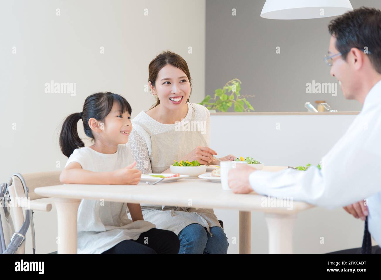Family dining talking home hi-res stock photography and images - Alamy