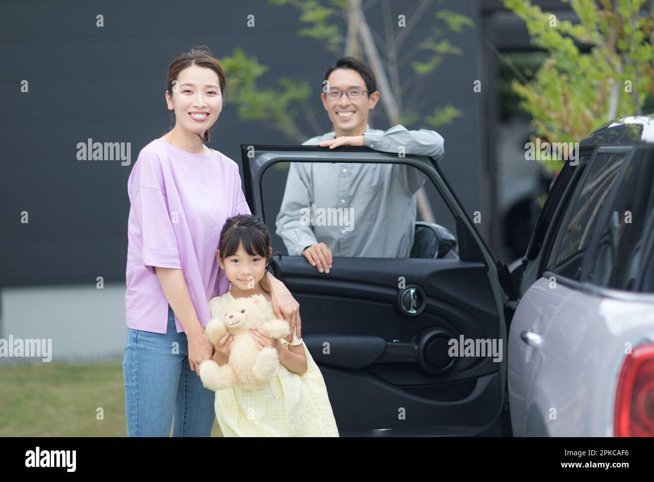 Asian family drive car hi-res stock photography and images - Alamy