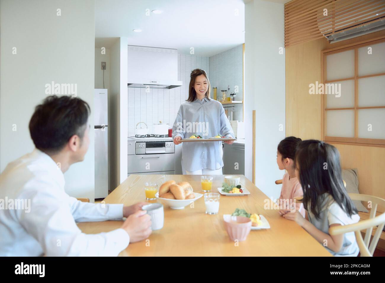 Family eating breakfast Stock Photo - Alamy