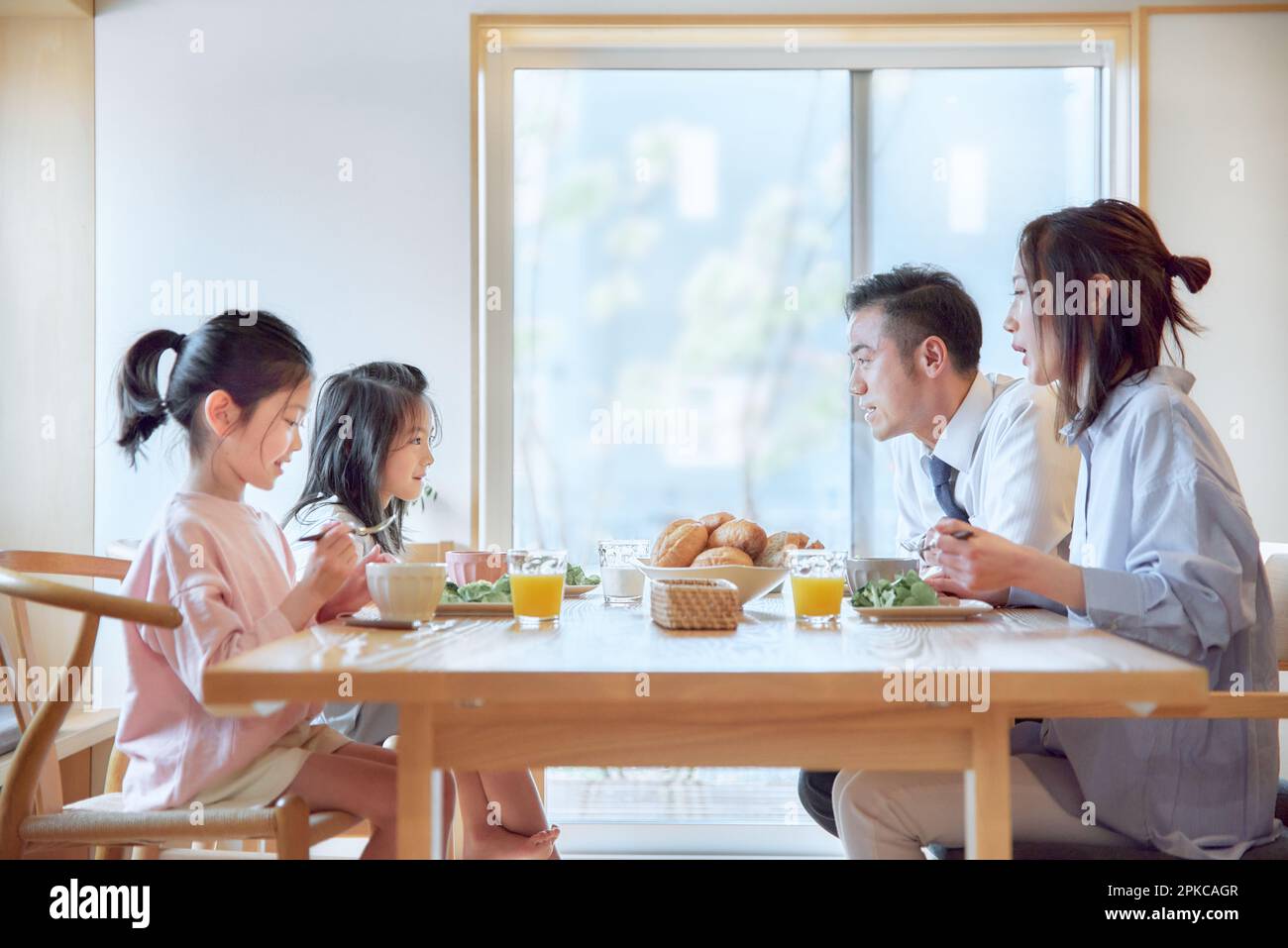 Family eating breakfast Stock Photo - Alamy