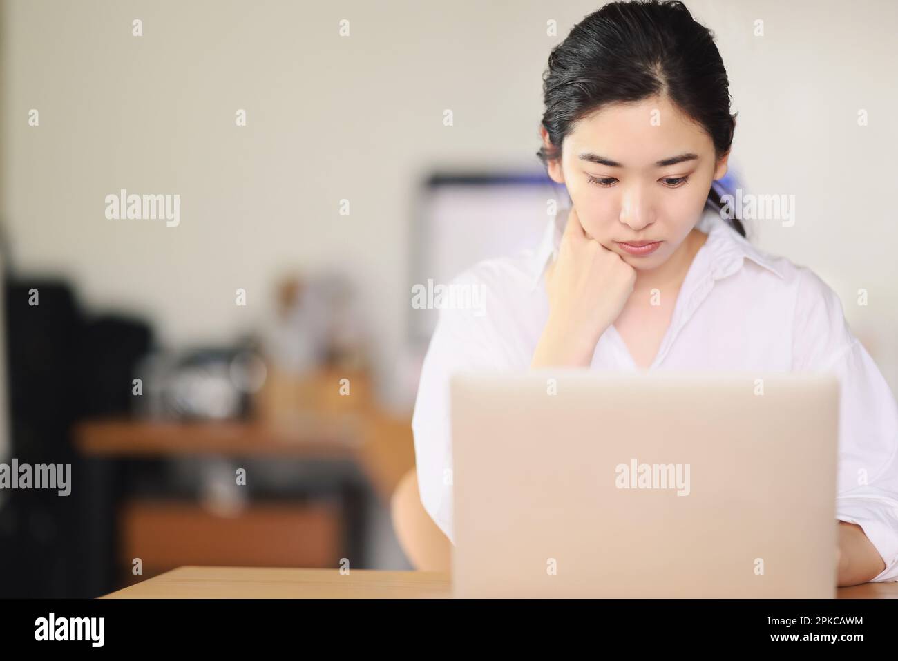 Stylish woman fun working hi-res stock photography and images - Alamy