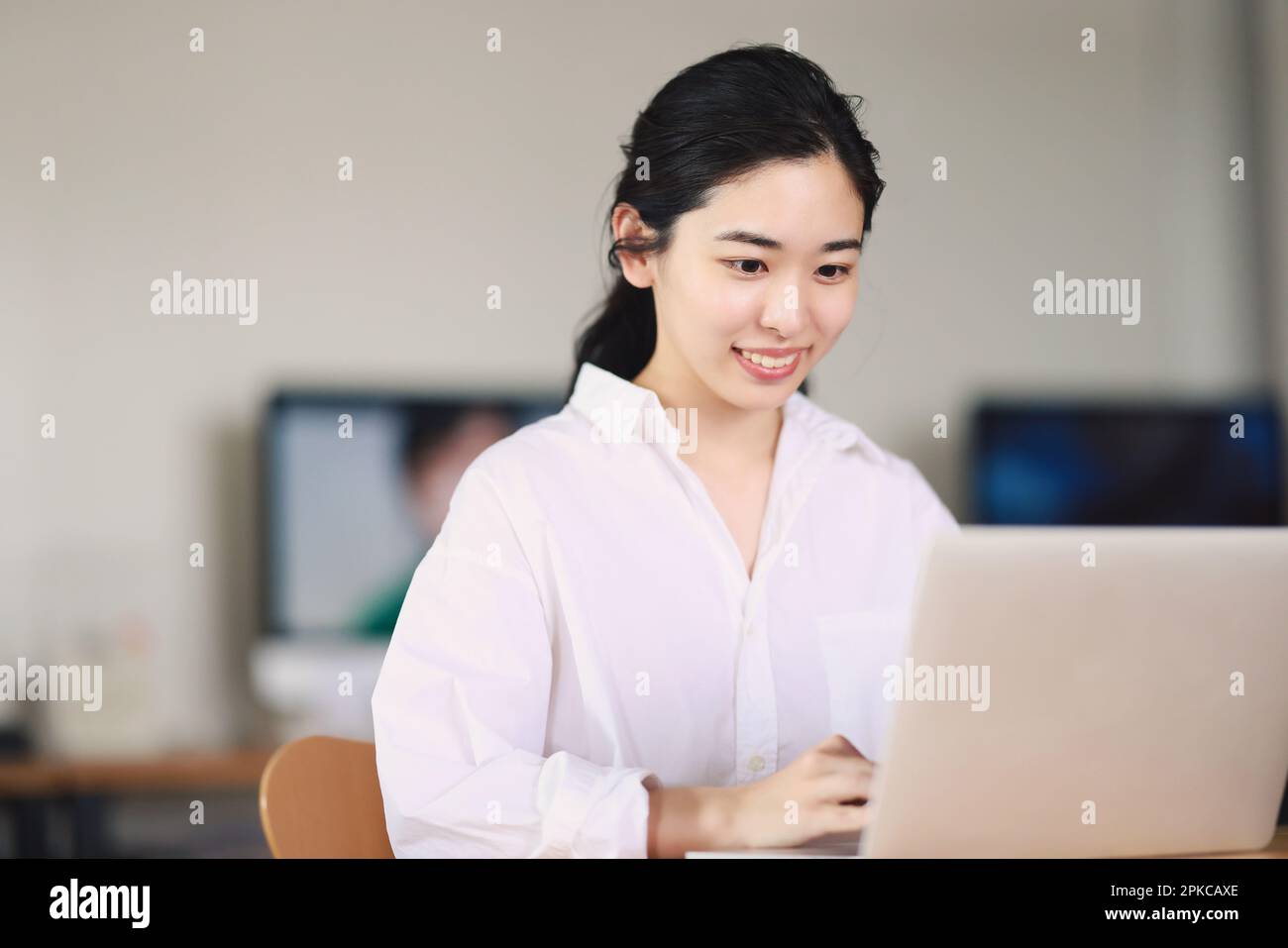 Stylish woman fun working hi-res stock photography and images - Alamy