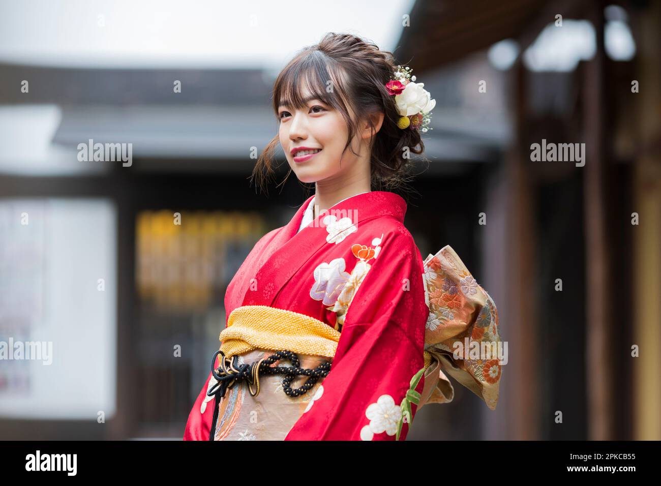Upper body profile young woman hi-res stock photography and images - Alamy