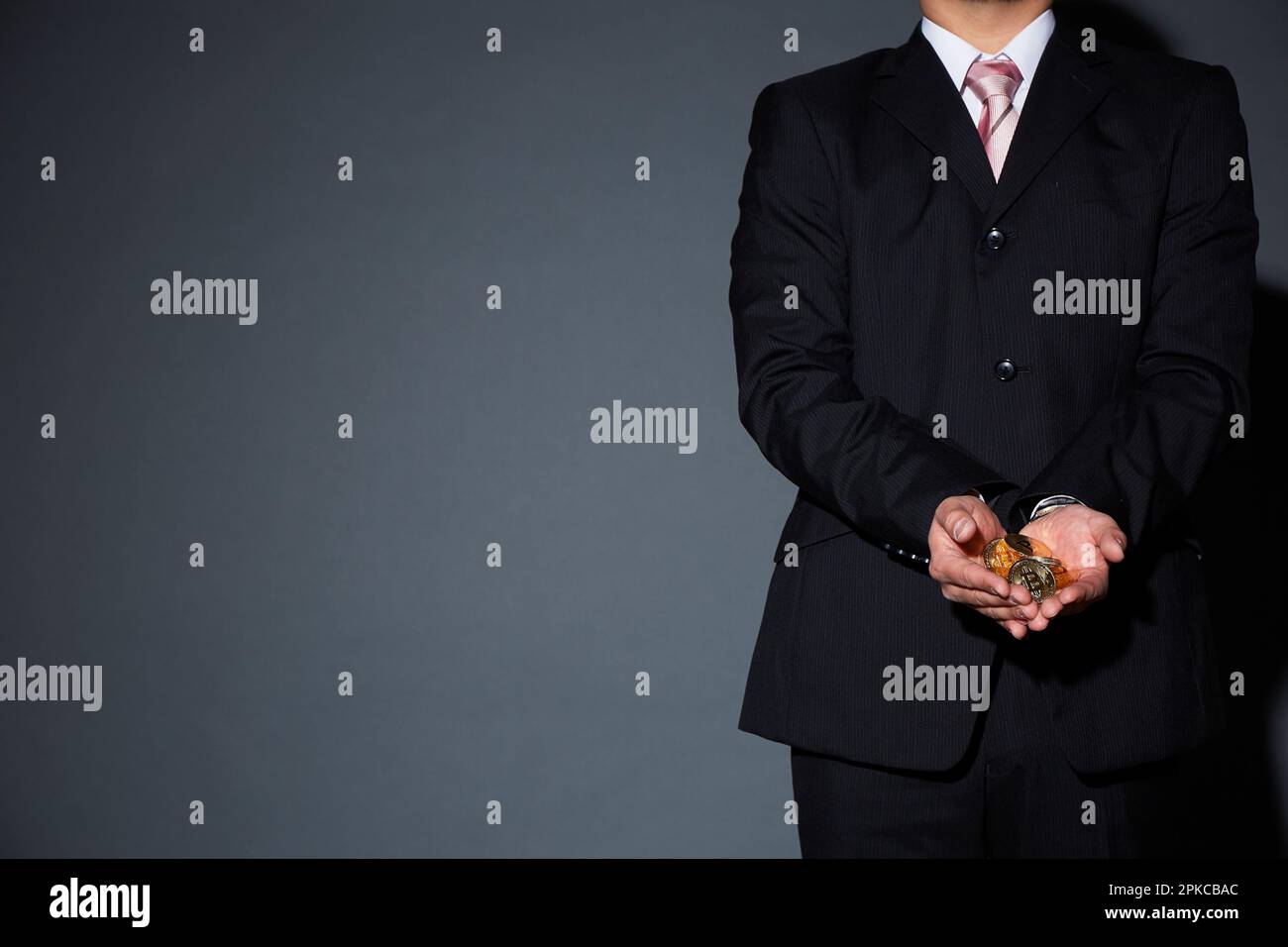 Faceless man in suit hi-res stock photography and images - Alamy