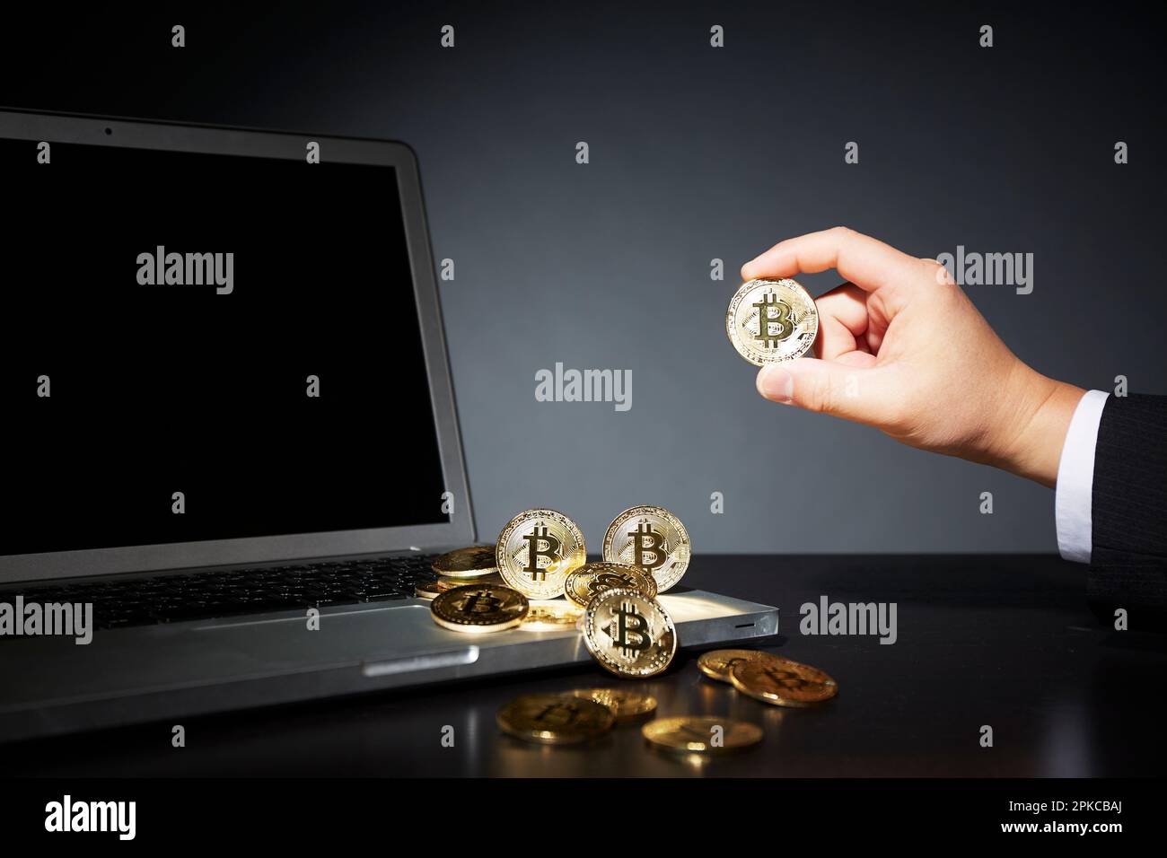 Online banking man coins hi-res stock photography and images - Alamy