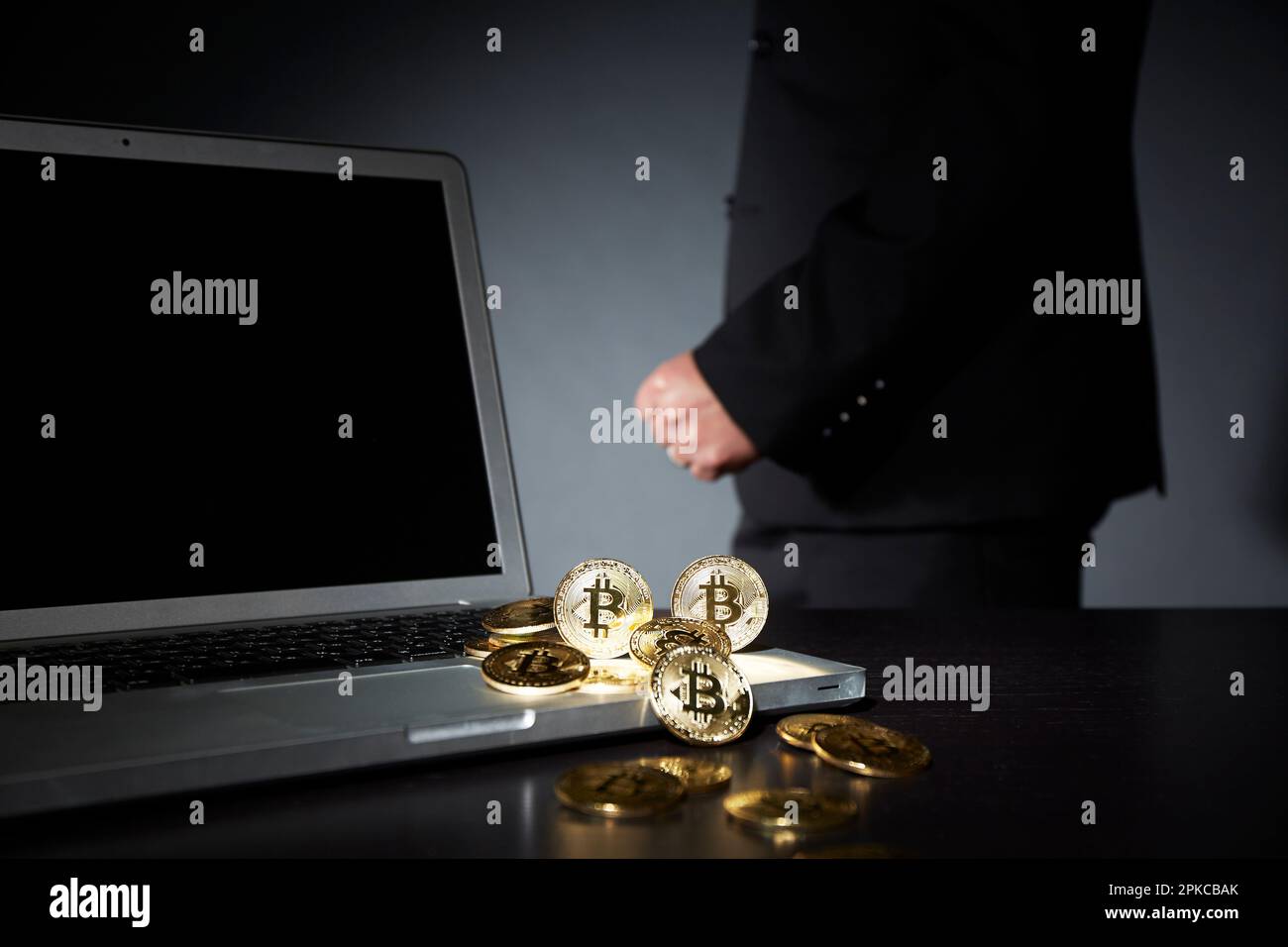 Earn computer money online hi-res stock photography and images - Alamy