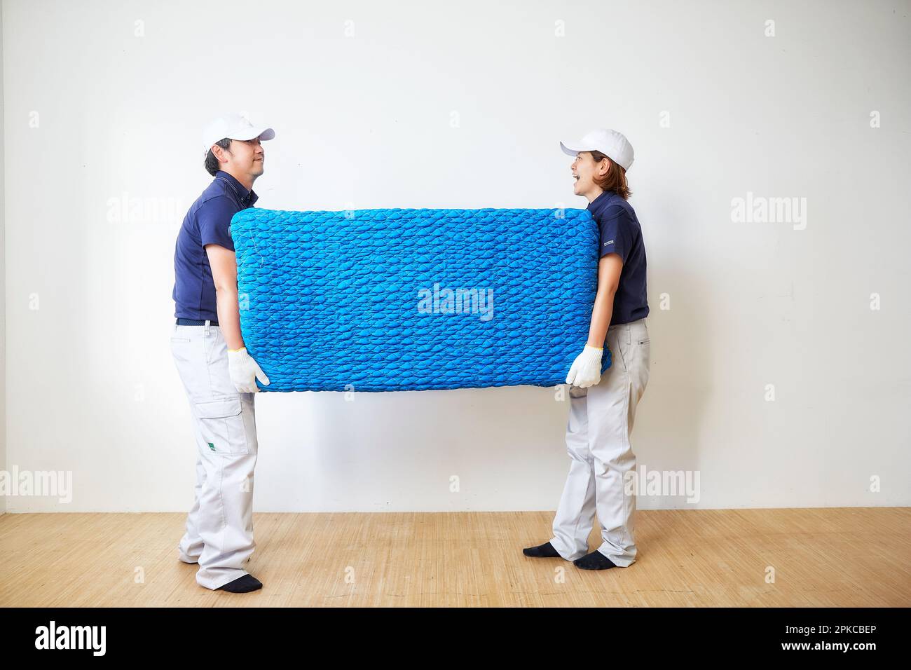 Man carrying heavy item hi-res stock photography and images - Alamy