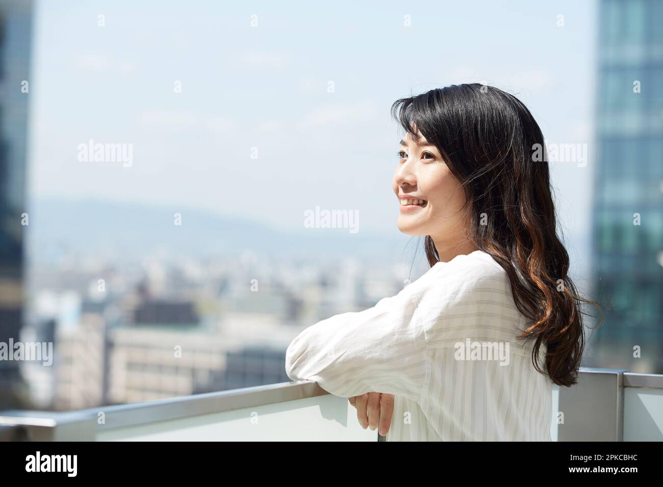 High rise building rooftop hi-res stock photography and images - Alamy