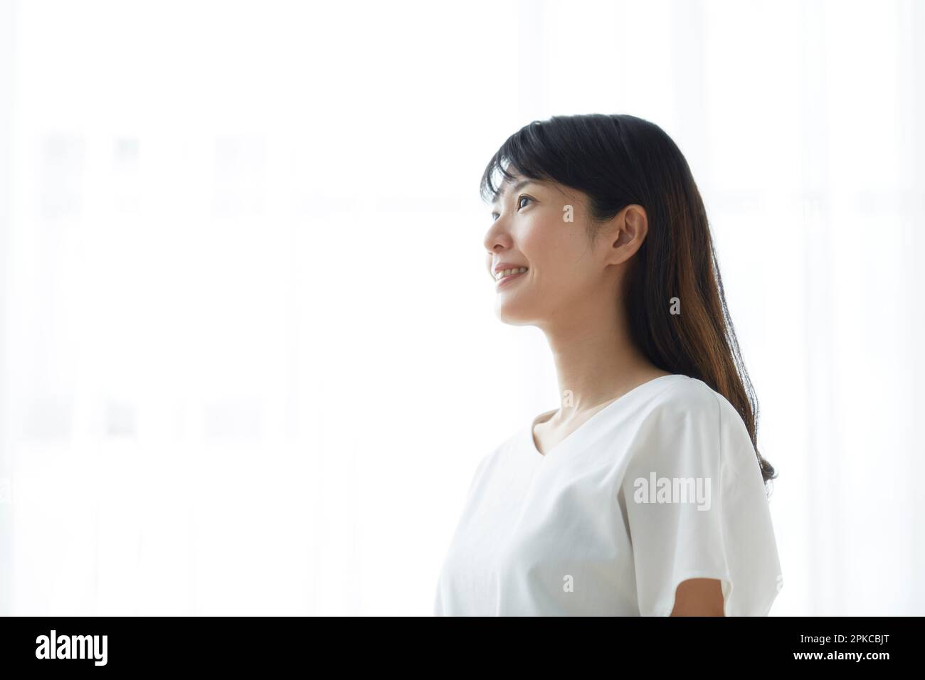 One person standing living room hi-res stock photography and images - Alamy